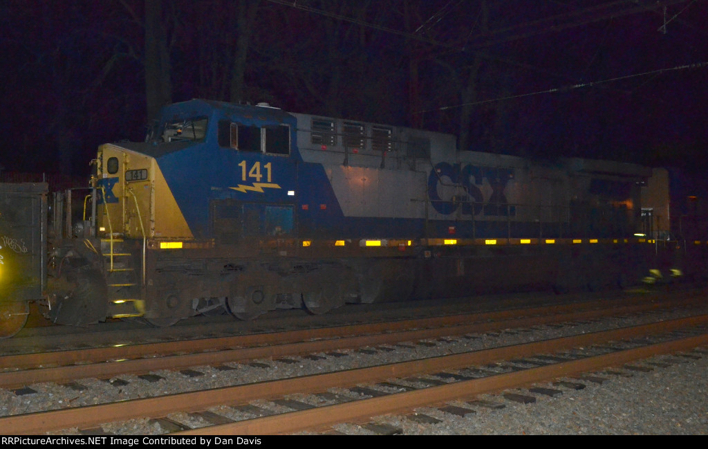 CSX AC44CW 141 trails on Q409-17